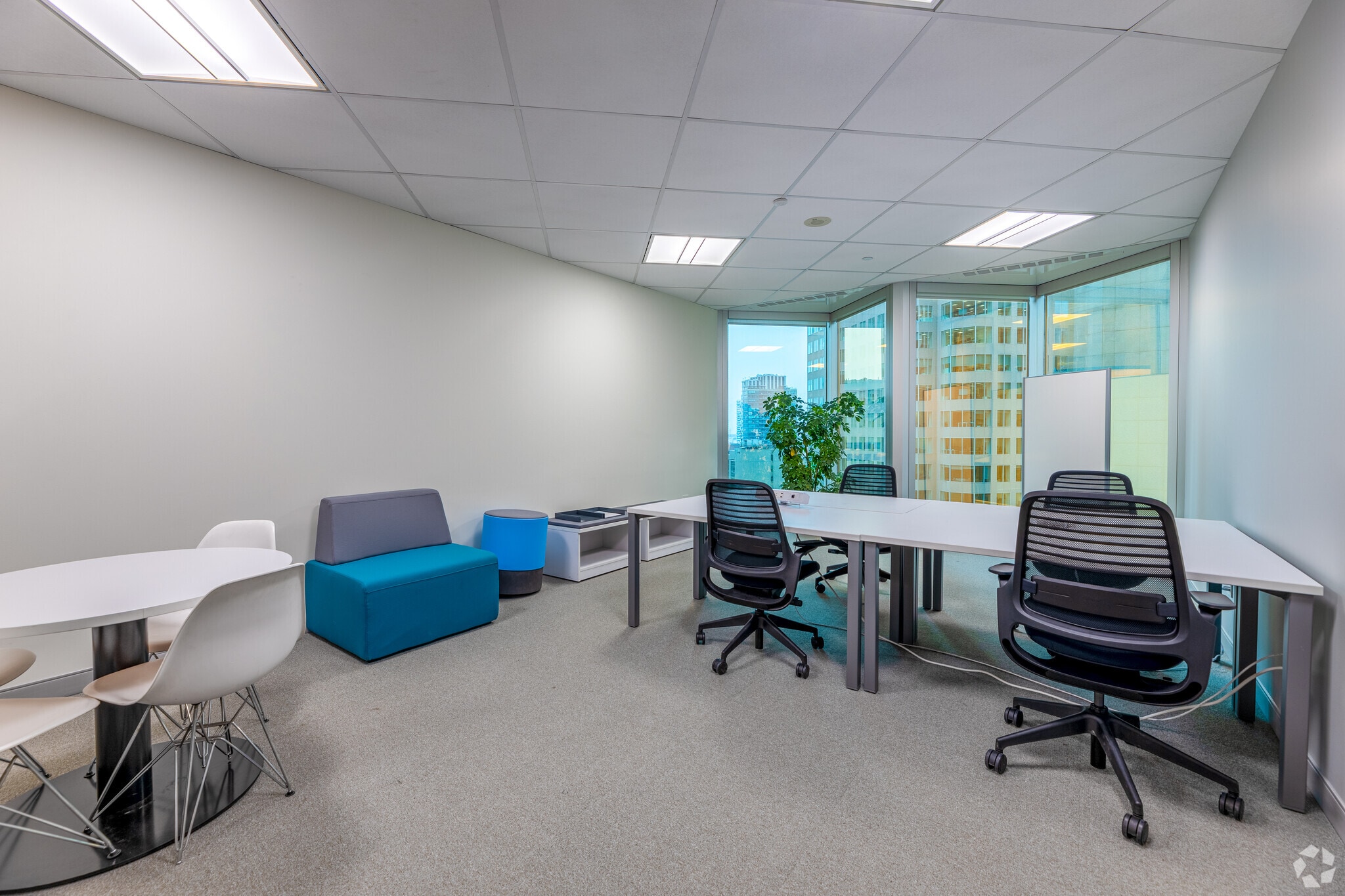 200 Bay St, Toronto, ON M5J 2J2 - Regus Royal Bank Plaza | LoopNet Canada