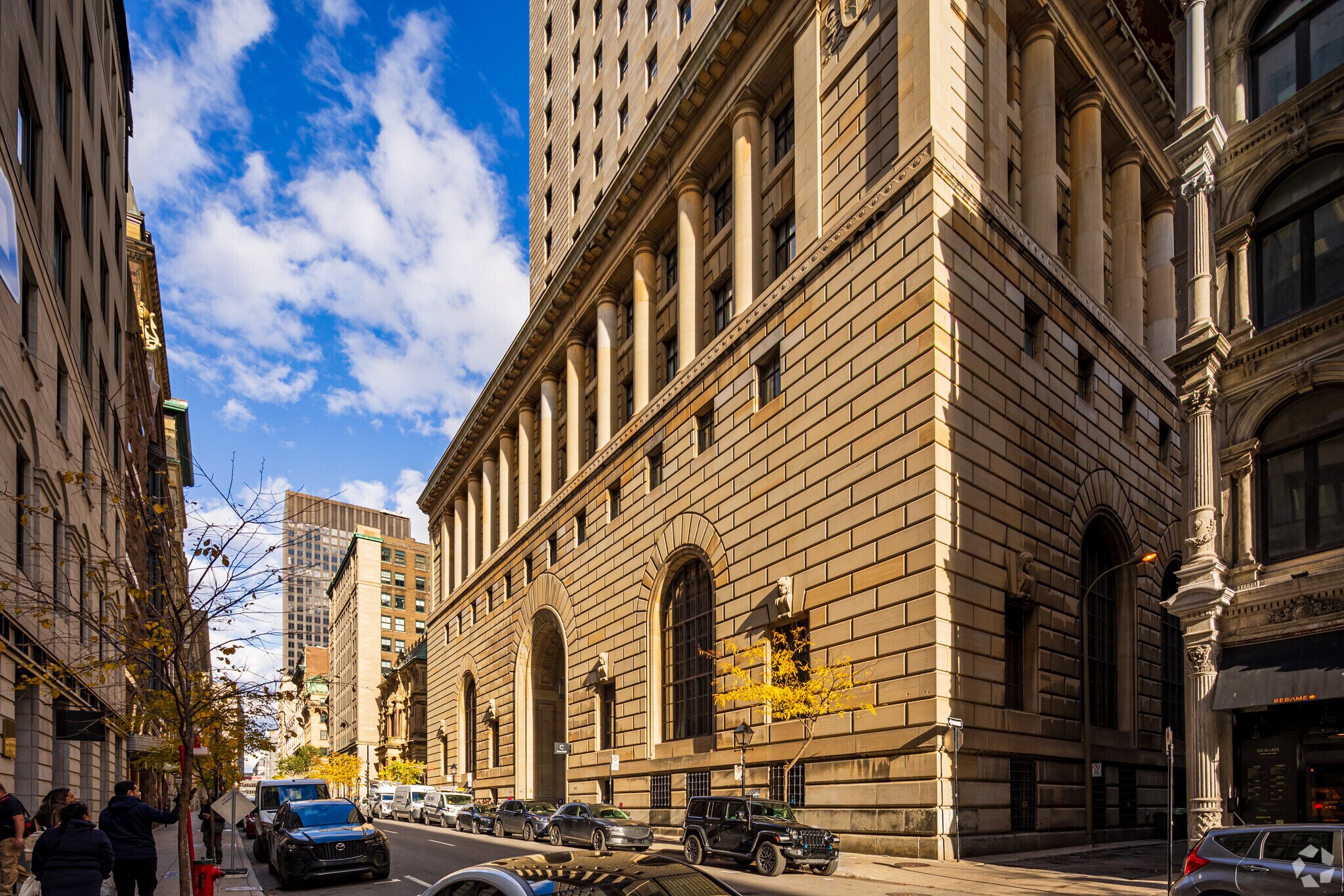 360 Rue Saint-Jacques, Montréal, QC H2Y 1P6 - Royal Bank building ...