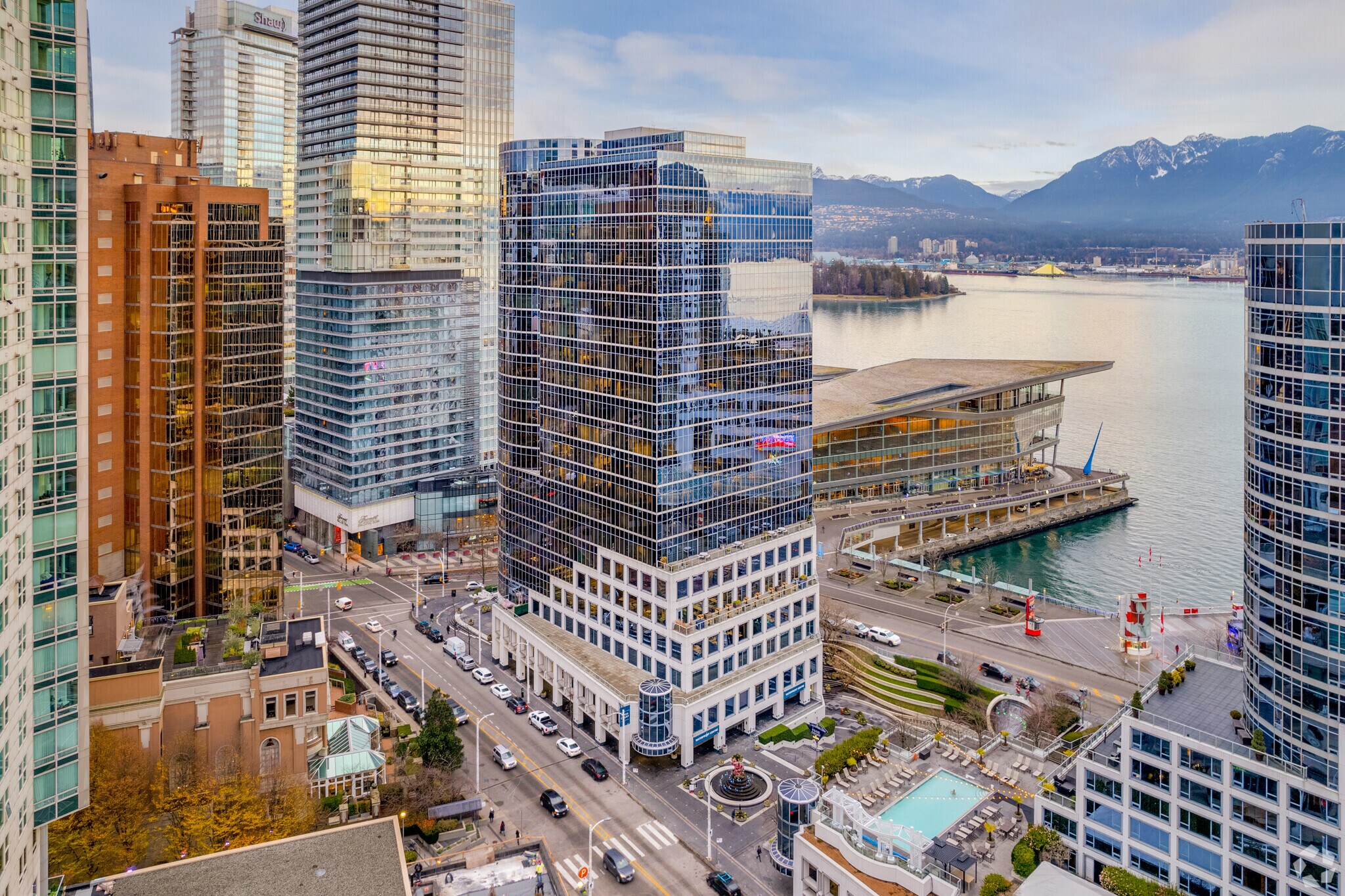 200 Burrard St, Vancouver, BC V6C 3L6 - Waterfront Centre | LoopNet Canada