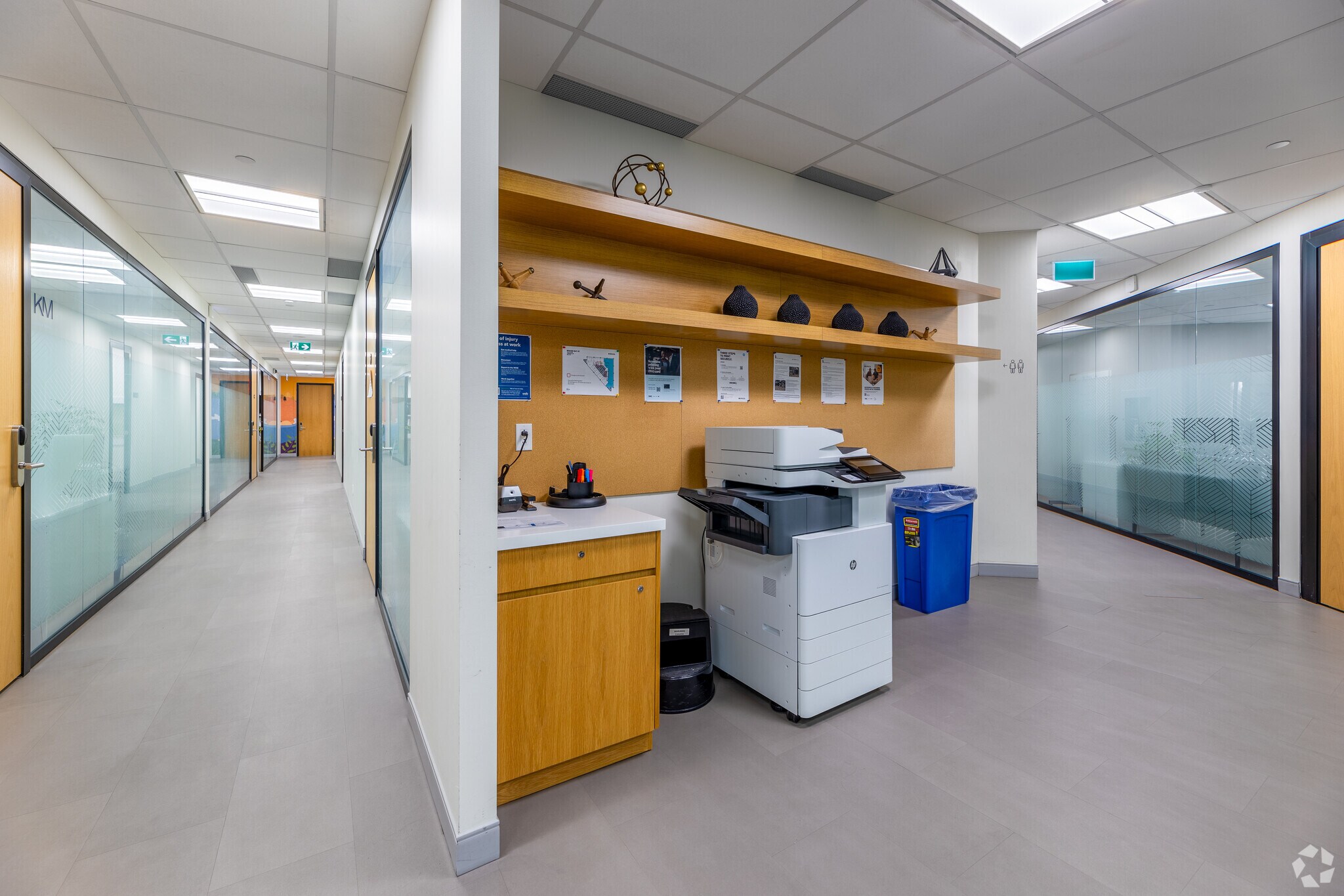 200 Bay St, Toronto, ON M5J 2J2 - Regus Royal Bank Plaza | LoopNet Canada