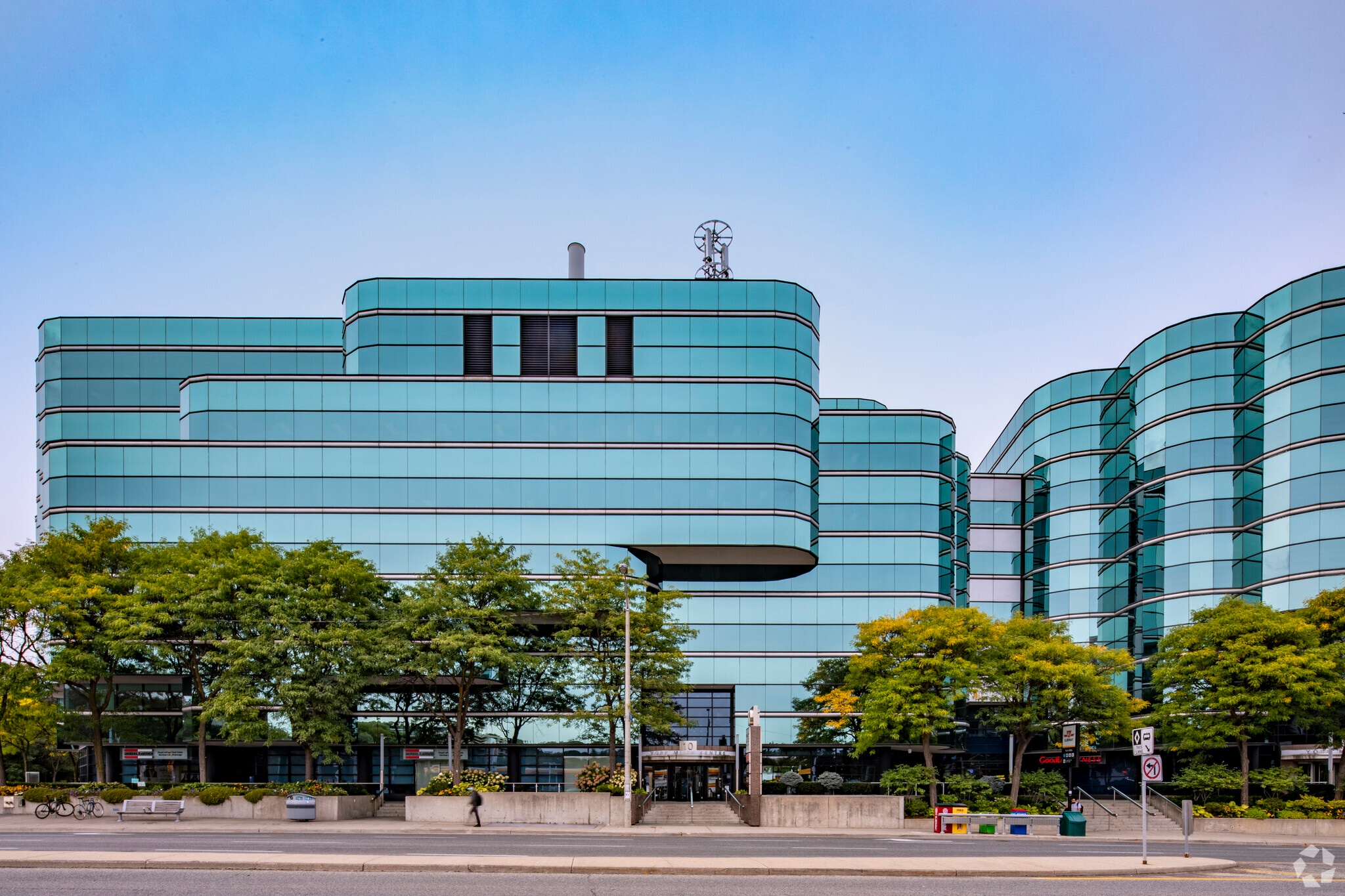 10-20 York Mills Rd, Toronto, ON M2P 1N6 - York Mills Centre | LoopNet ...