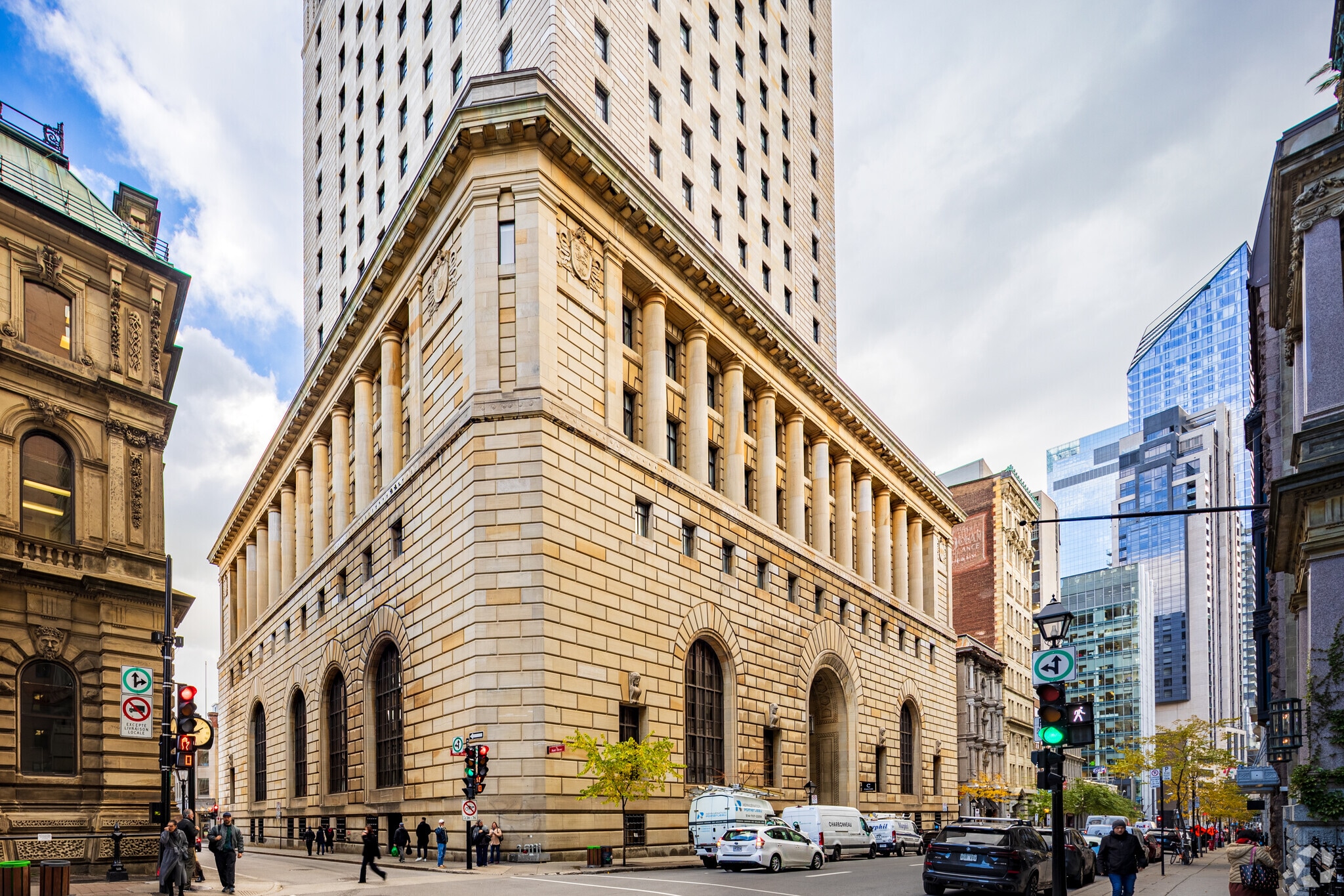 360 Rue Saint-Jacques, Montréal, QC H2Y 1P6 - Royal Bank building ...