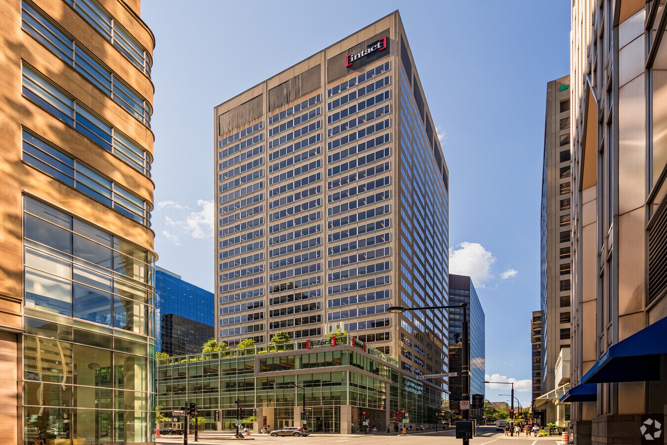 2020 Boul Robert-Bourassa, Montréal, QC H3A 2A5 - Le 2020 | LoopNet Canada