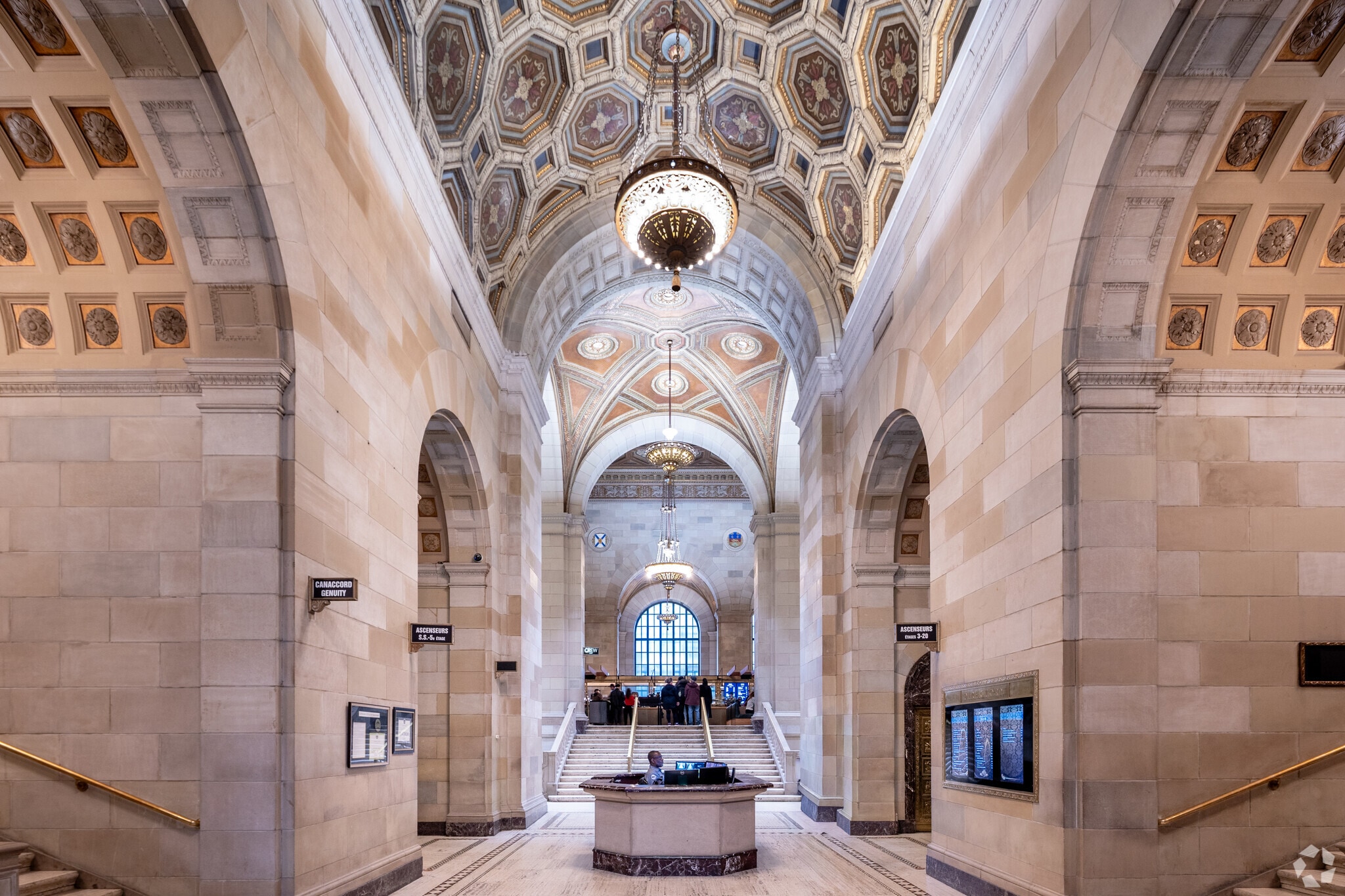 360 Rue Saint-Jacques, Montréal, QC H2Y 1P6 - Royal Bank building ...