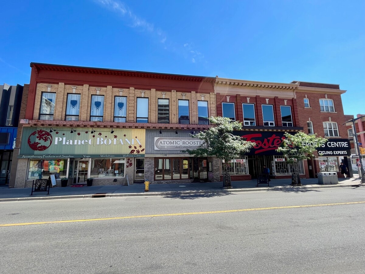 301 1/2 Bank St, Ottawa, ON K2P 1X7 | LoopNet Canada