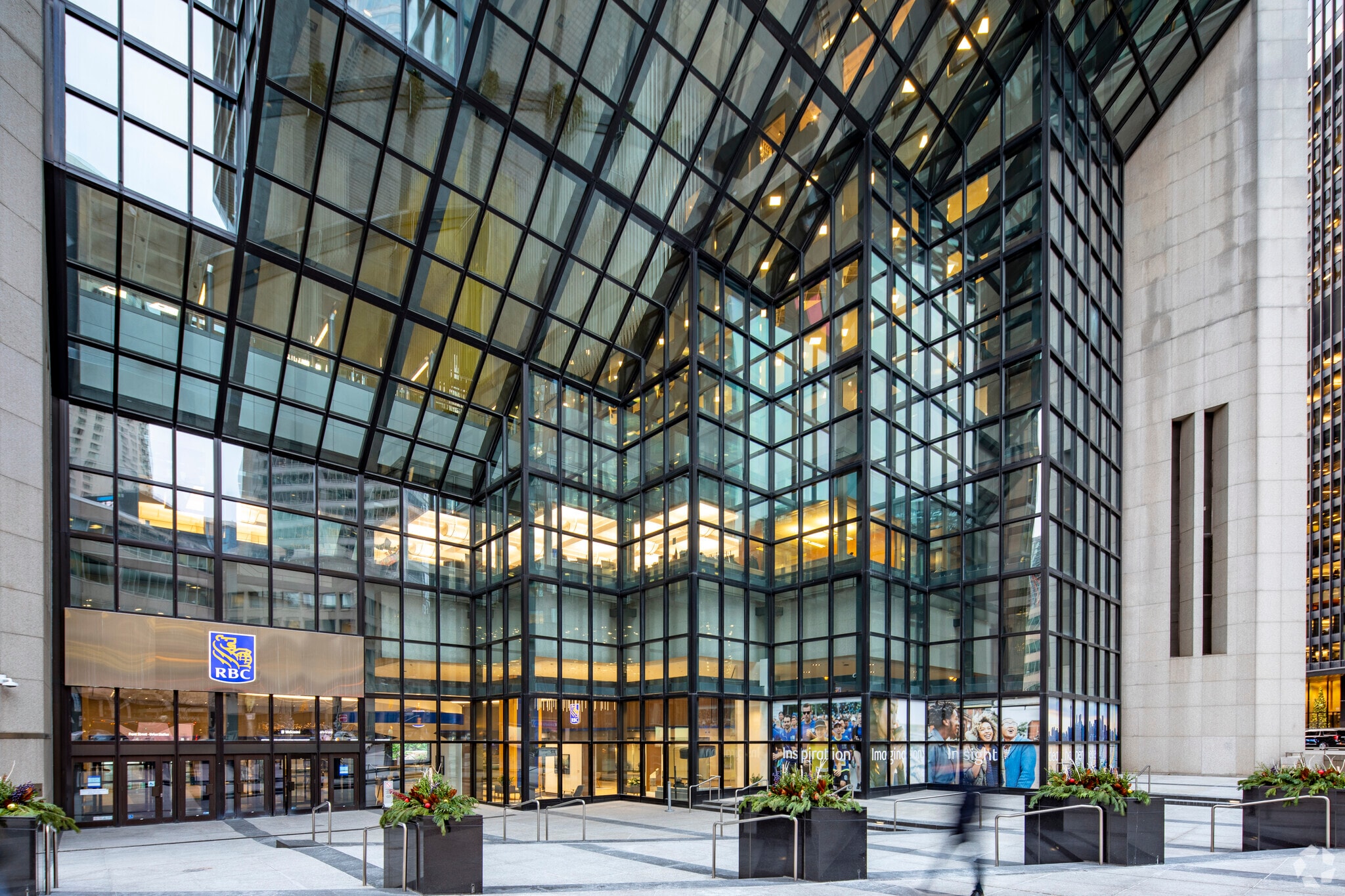 200 Bay St, Toronto, ON M5J 2J2 - Regus Royal Bank Plaza | LoopNet Canada