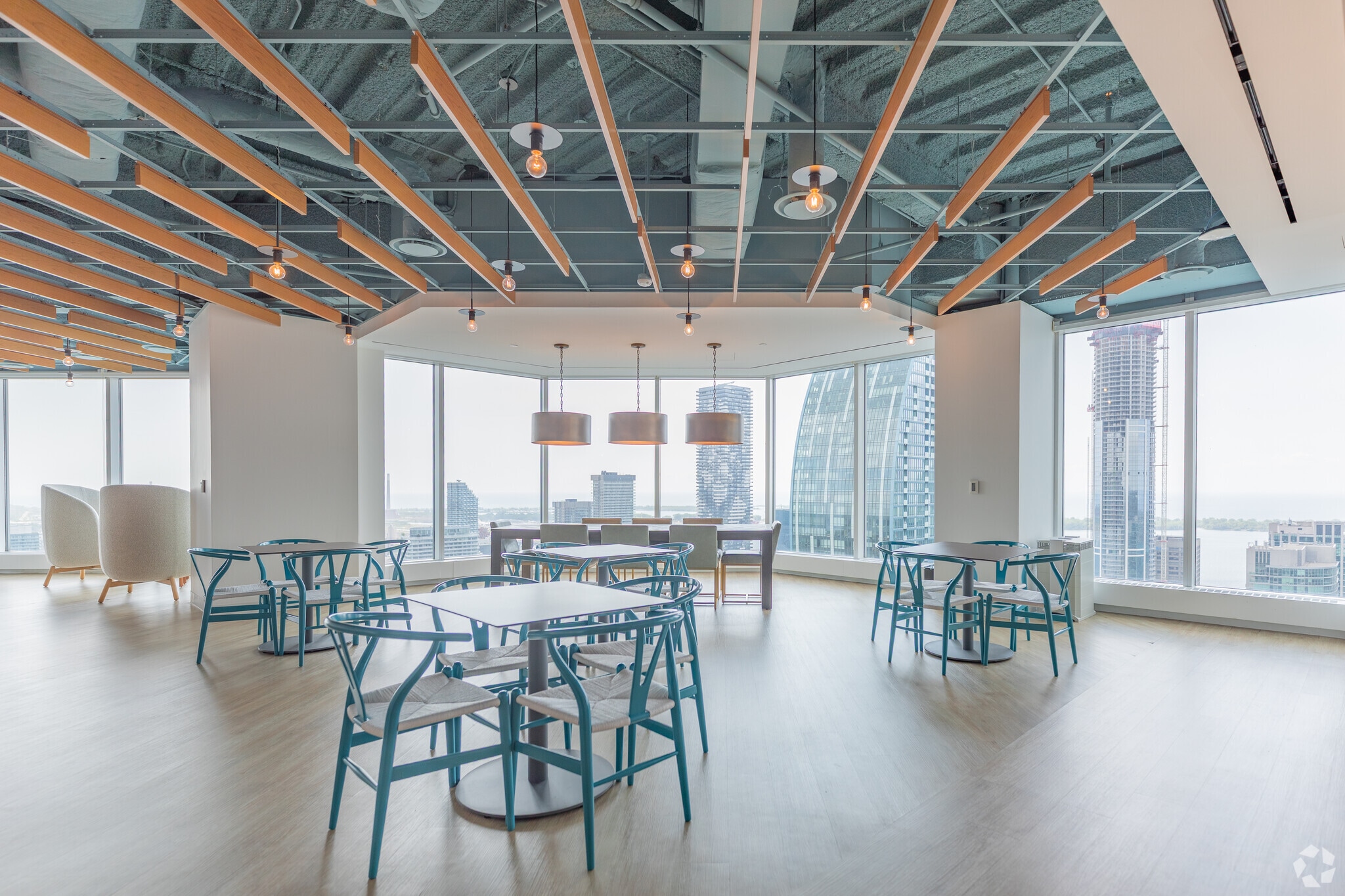 181 Bay St, Toronto, ON M5J 2T3 - Bay Wellington Tower | LoopNet Canada