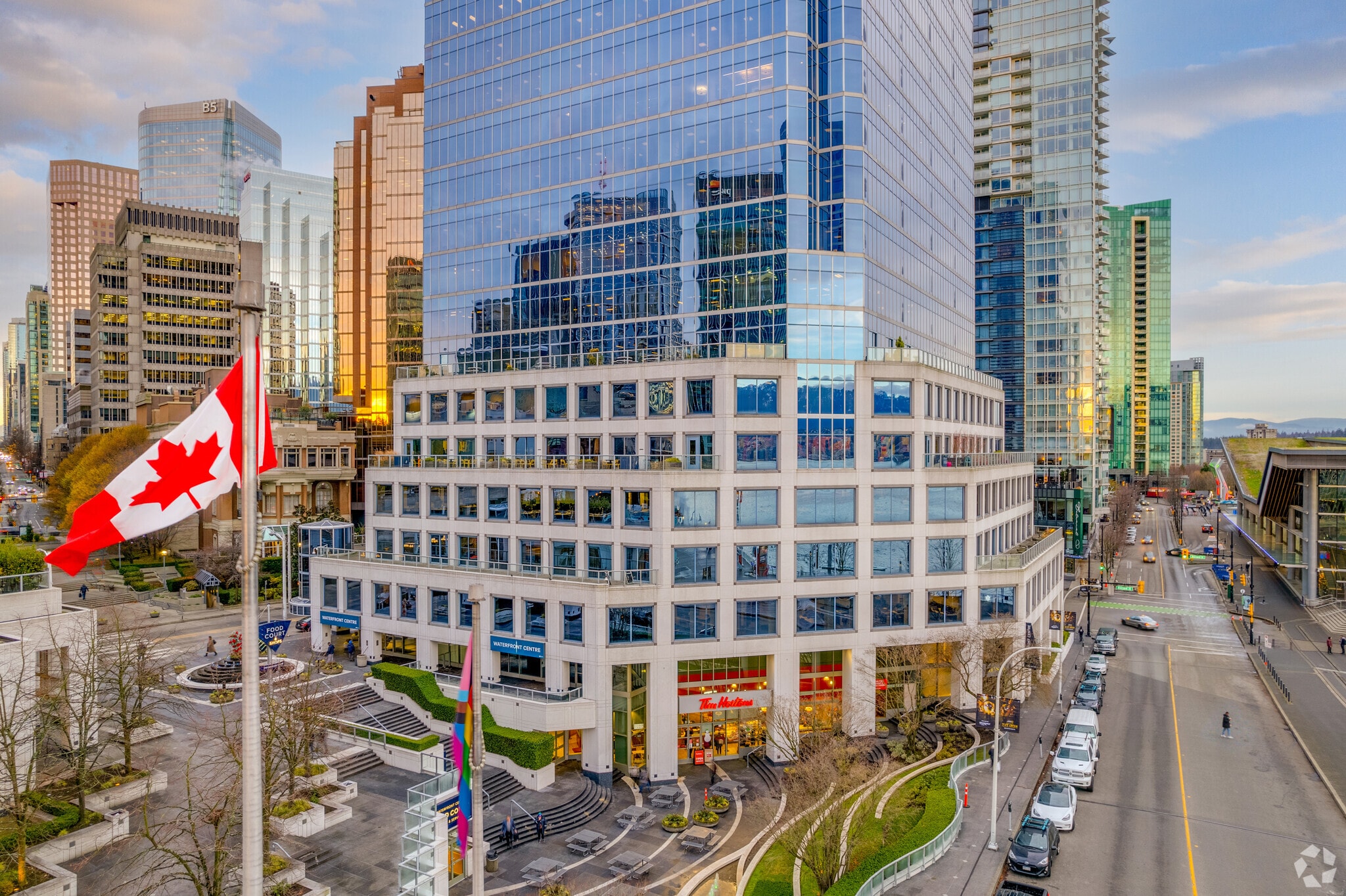 200 Burrard St, Vancouver, BC V6C 3L6 - Waterfront Centre | LoopNet Canada