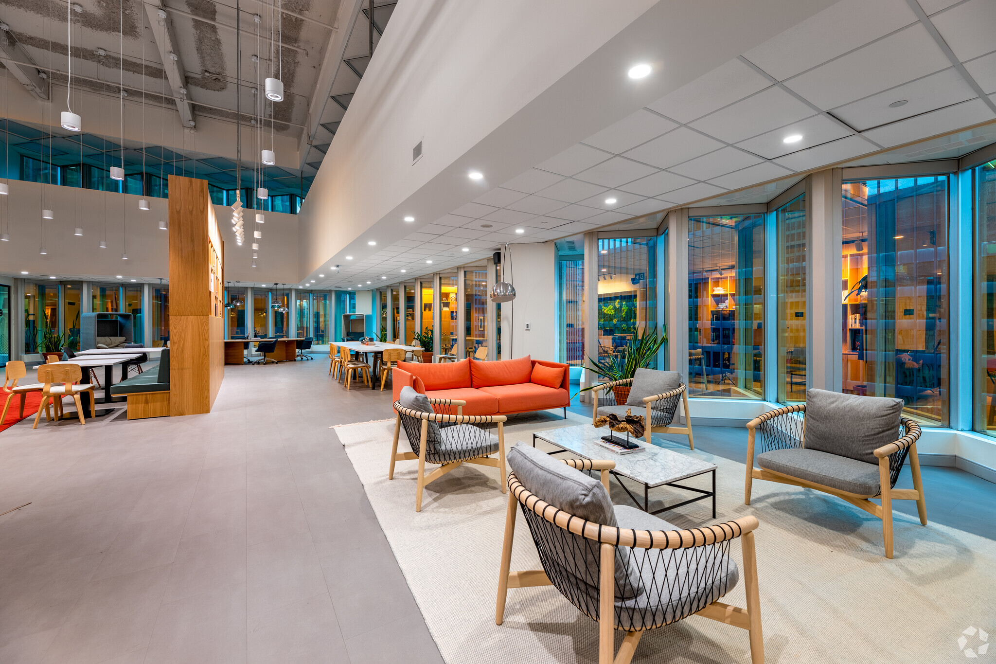 200 Bay St, Toronto, ON M5J 2J2 - Regus Royal Bank Plaza | LoopNet Canada