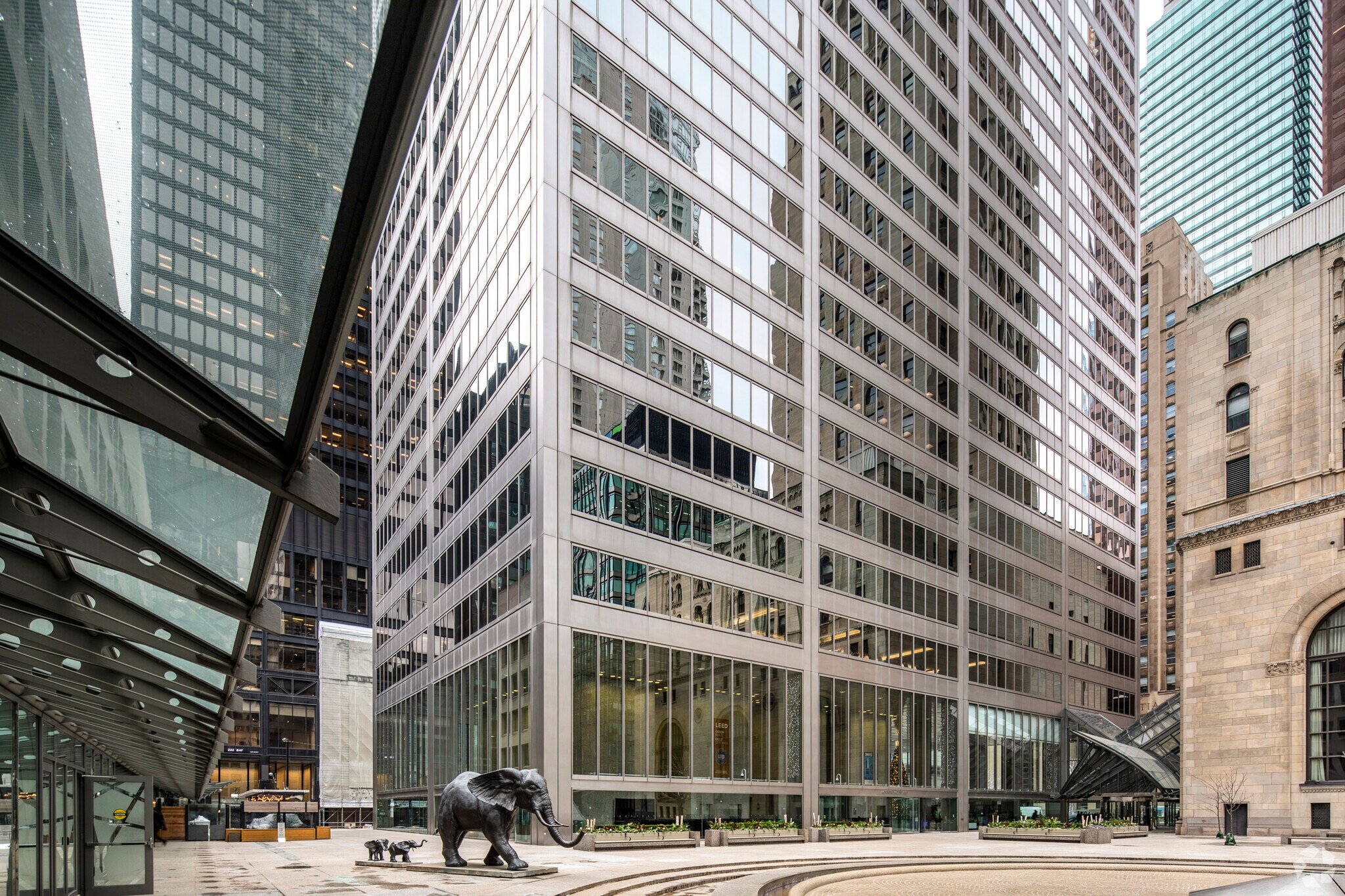 199 Bay St, Toronto, ON M5L 2A1 - Commerce Court West | LoopNet Canada