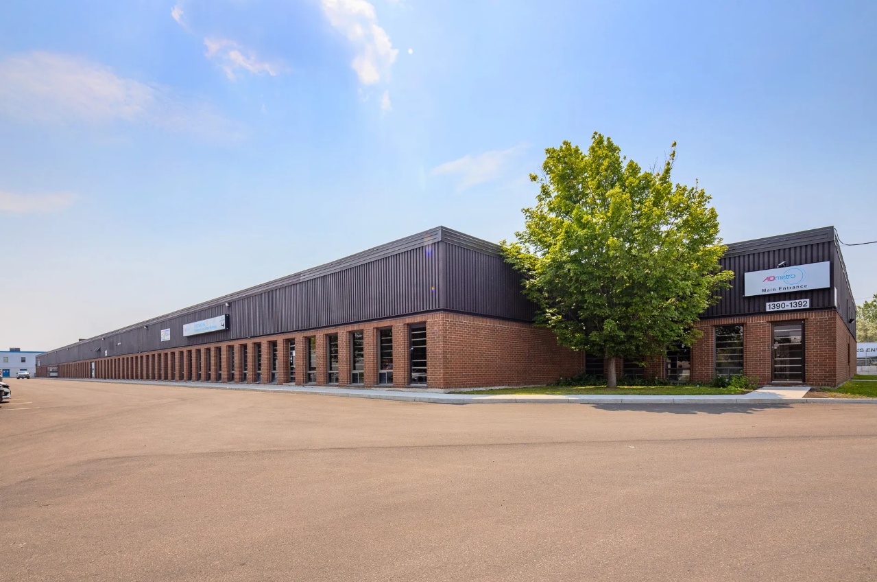 1380-1398 Star Top Rd, Gloucester, ON K1B 3L9 | LoopNet Canada