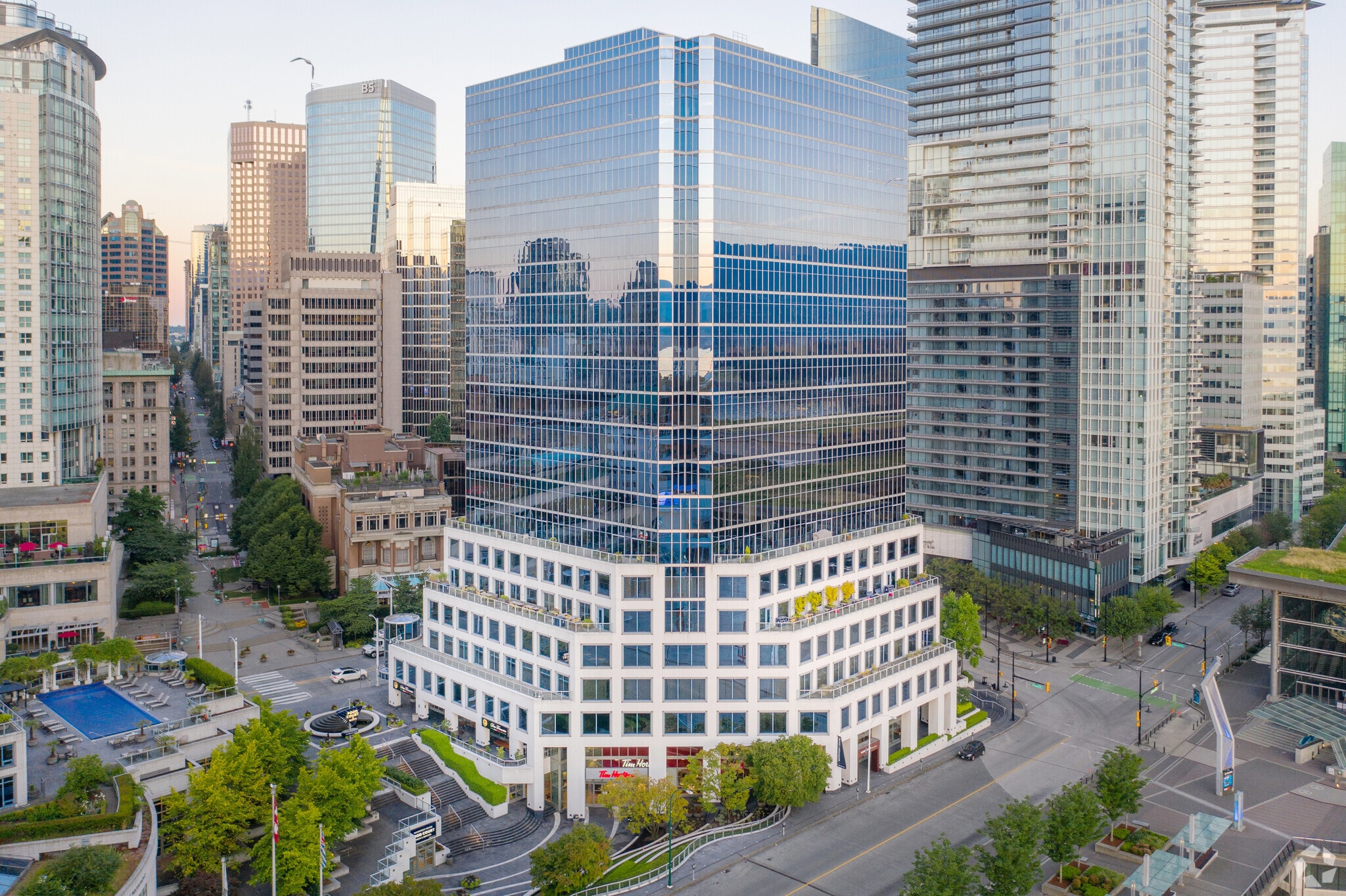 200 Burrard St, Vancouver, BC V6C 3L6 - Waterfront Centre | LoopNet Canada