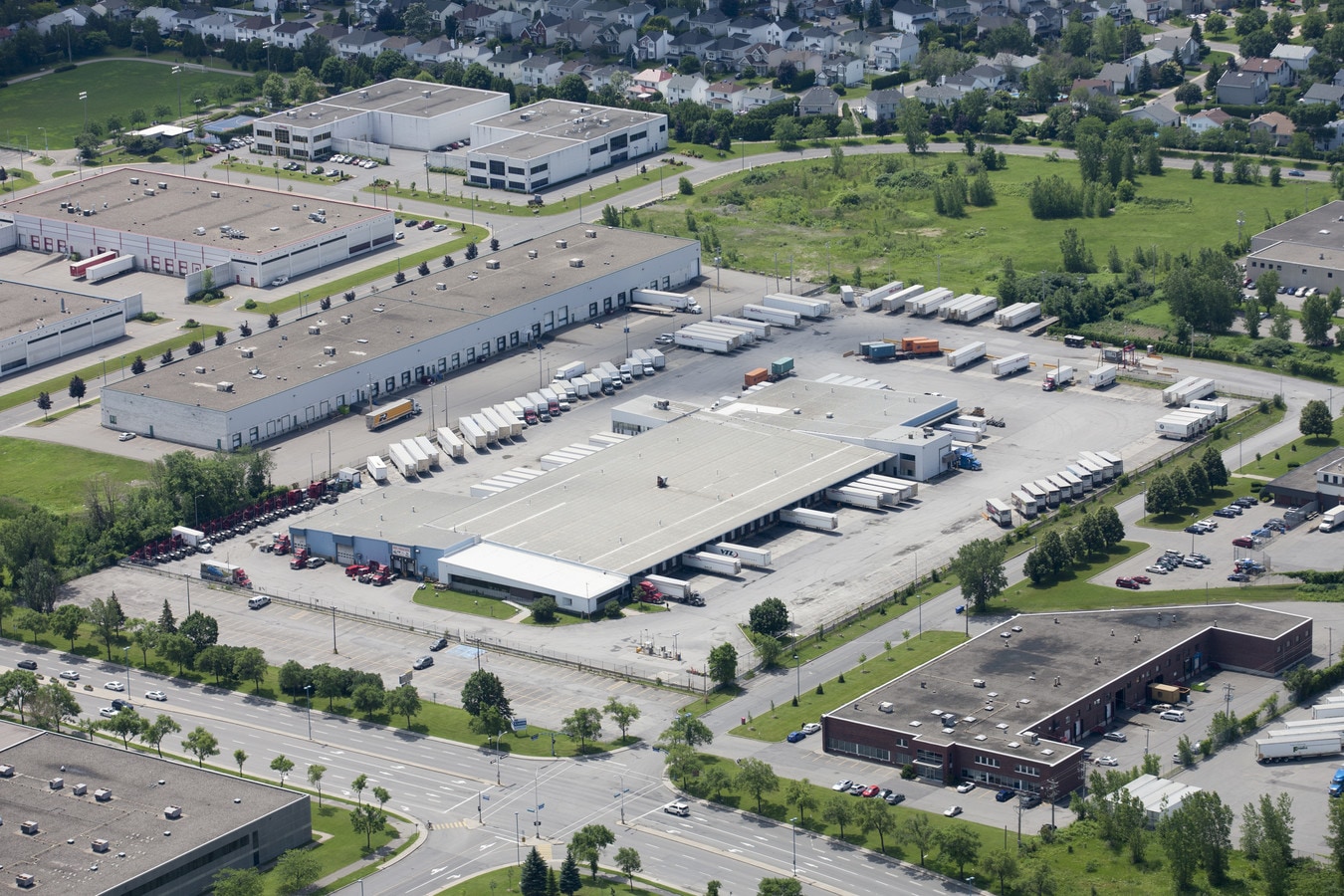 1890 Boul Des Sources, Pointe-Claire, QC H9R 5B1 | LoopNet Canada