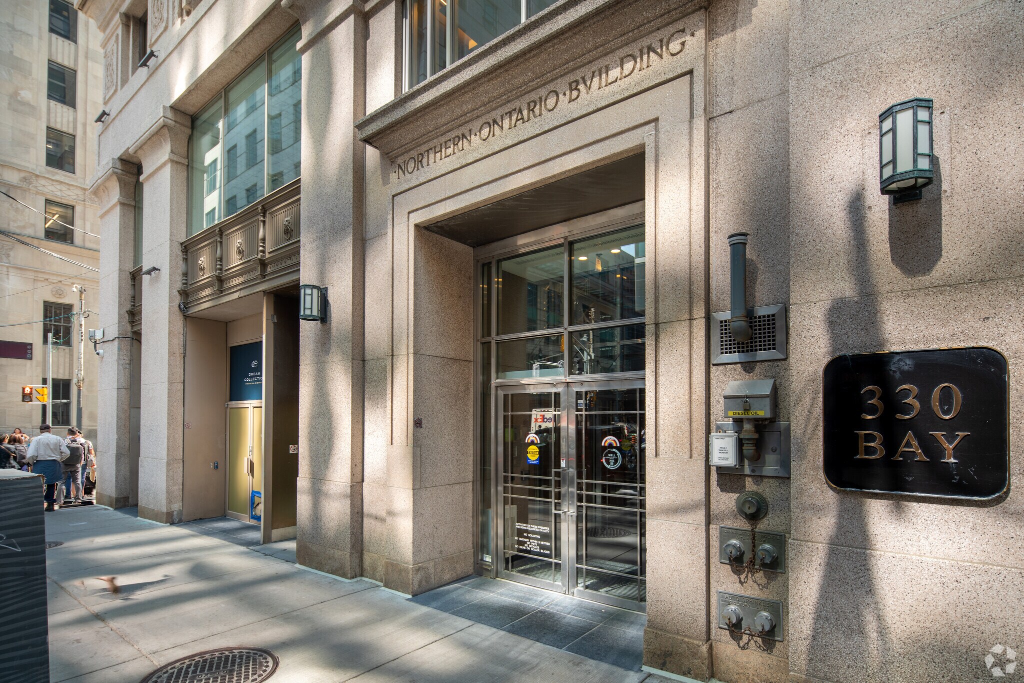 330 Bay St, Toronto, ON M5H 2S8 - Northern Ontario Building | LoopNet ...