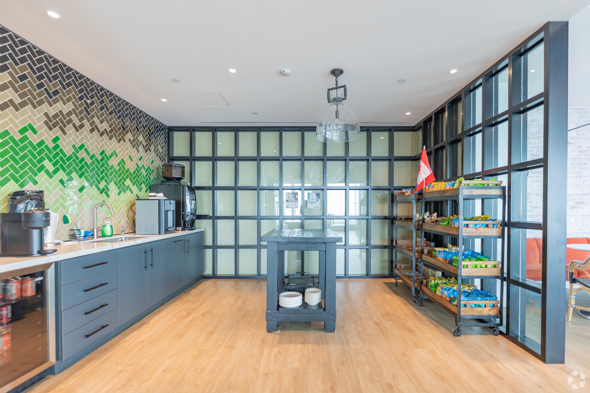 181 Bay St, Toronto, ON M5J 2T3 - Bay Wellington Tower | LoopNet Canada