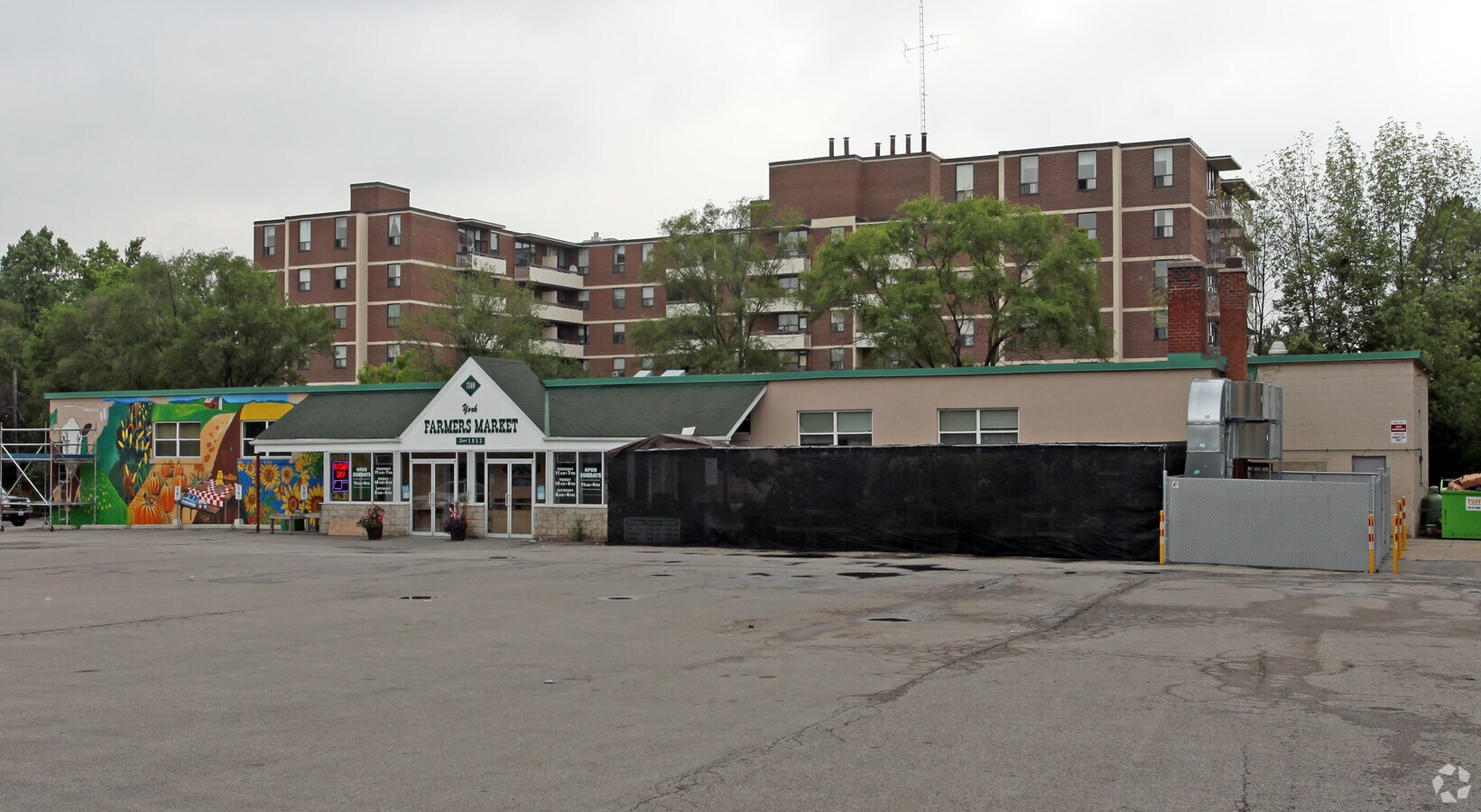 7509 Yonge St, Markham, ON L3T 2B4 | LoopNet Canada