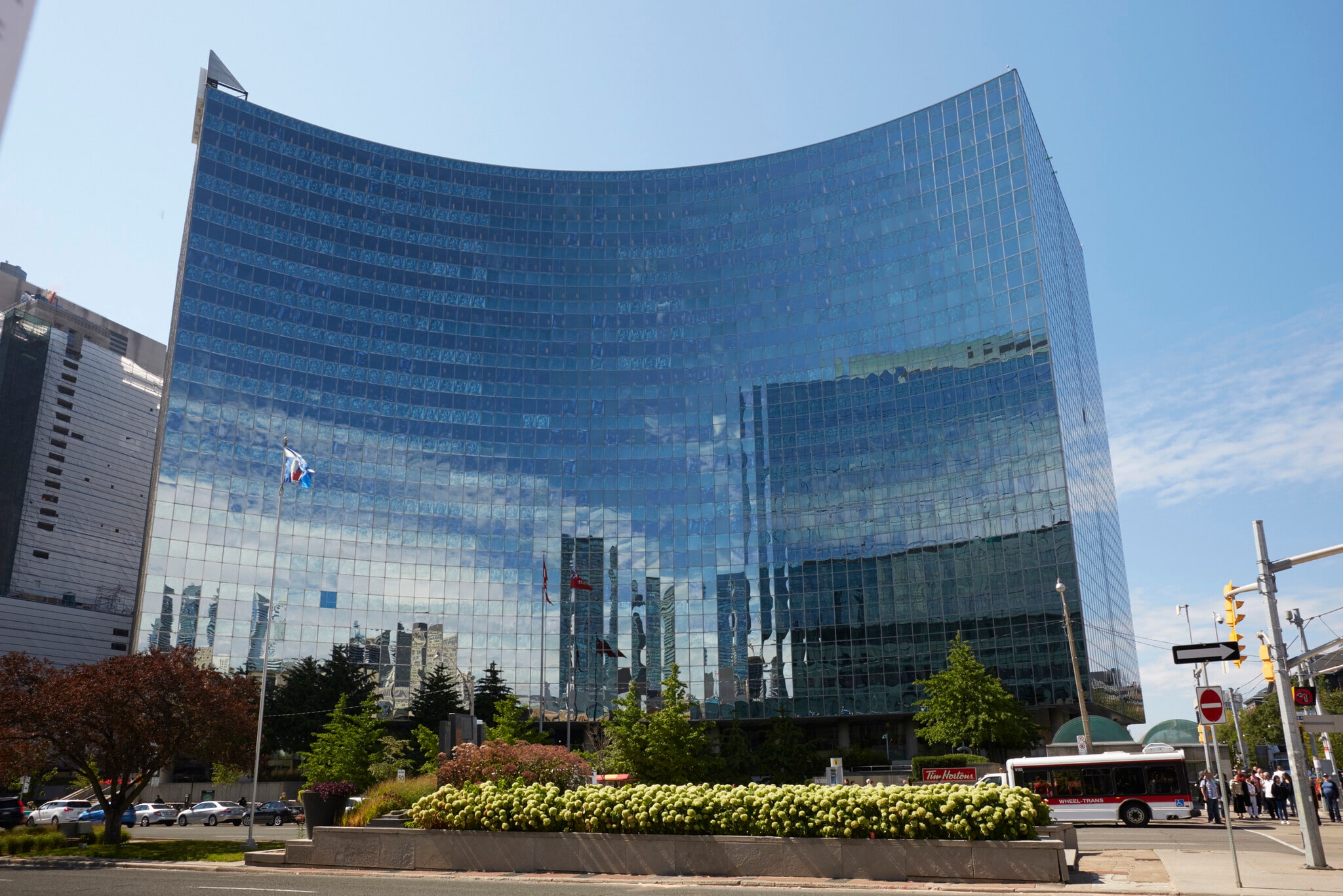 700 University Ave, Toronto, ON M5G 1Z5 - Ontario Power Building ...