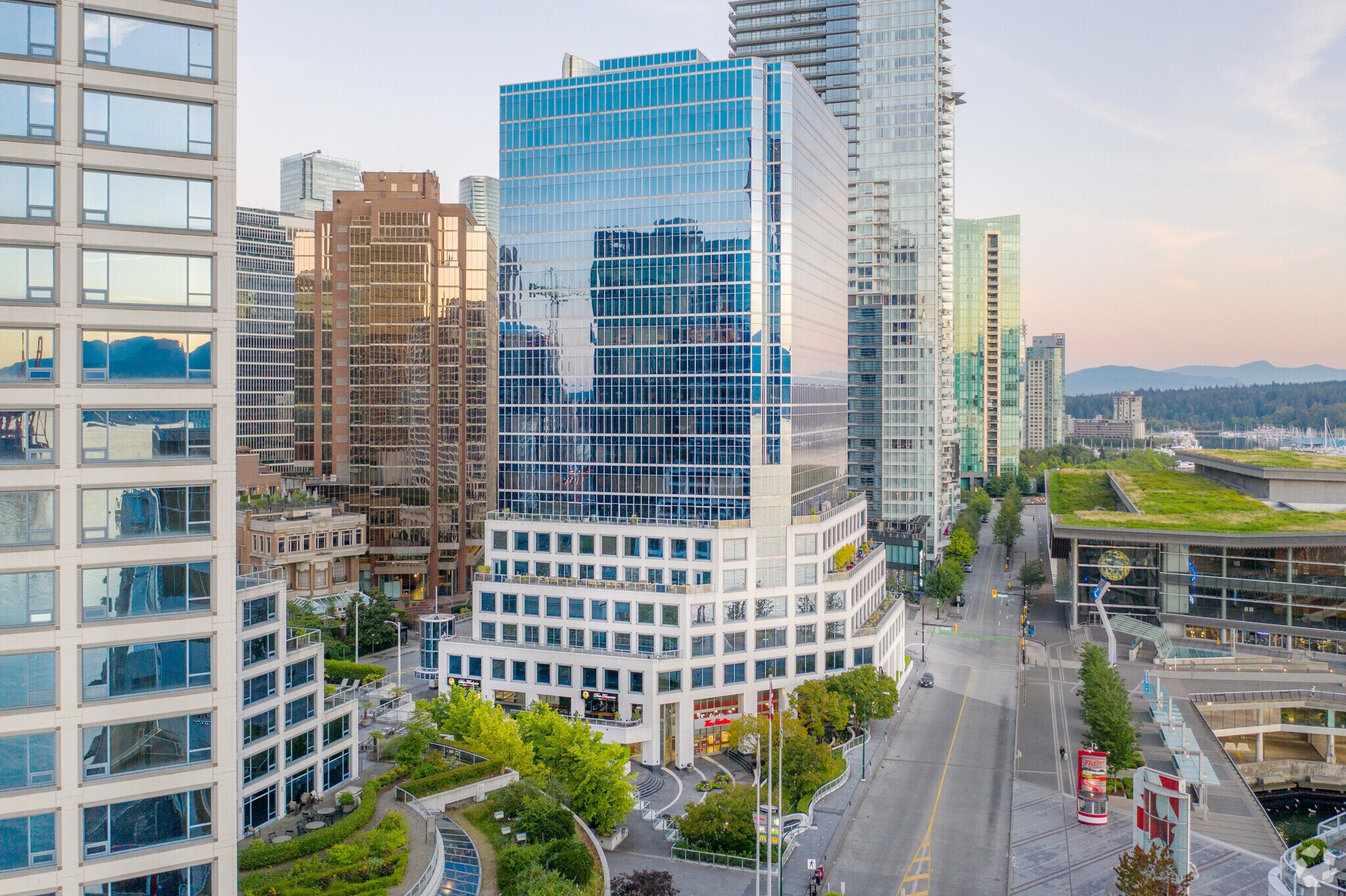 200 Burrard St, Vancouver, BC V6C 3L6 - Waterfront Centre | LoopNet Canada