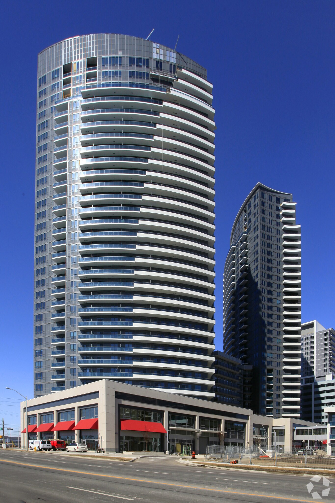 7163 Yonge St, Markham, ON L3T 0C6 - World on Yonge | LoopNet Canada