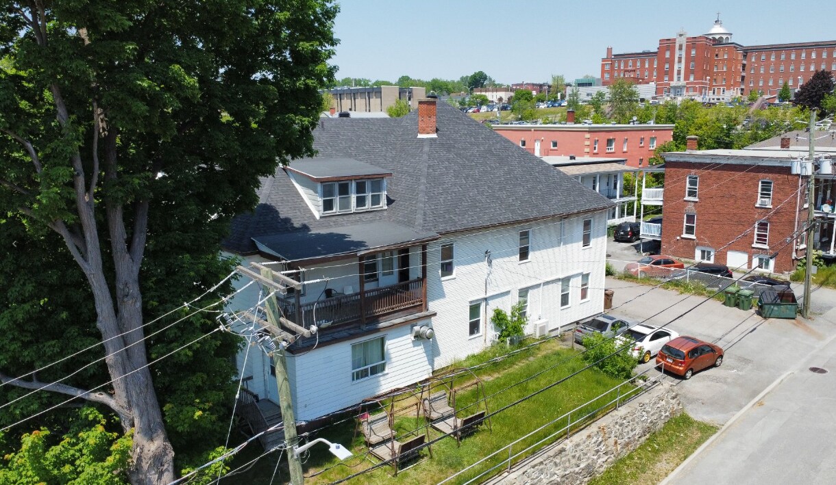 44 Rue Kennedy S, Sherbrooke, QC J1G 2H6 | LoopNet Canada
