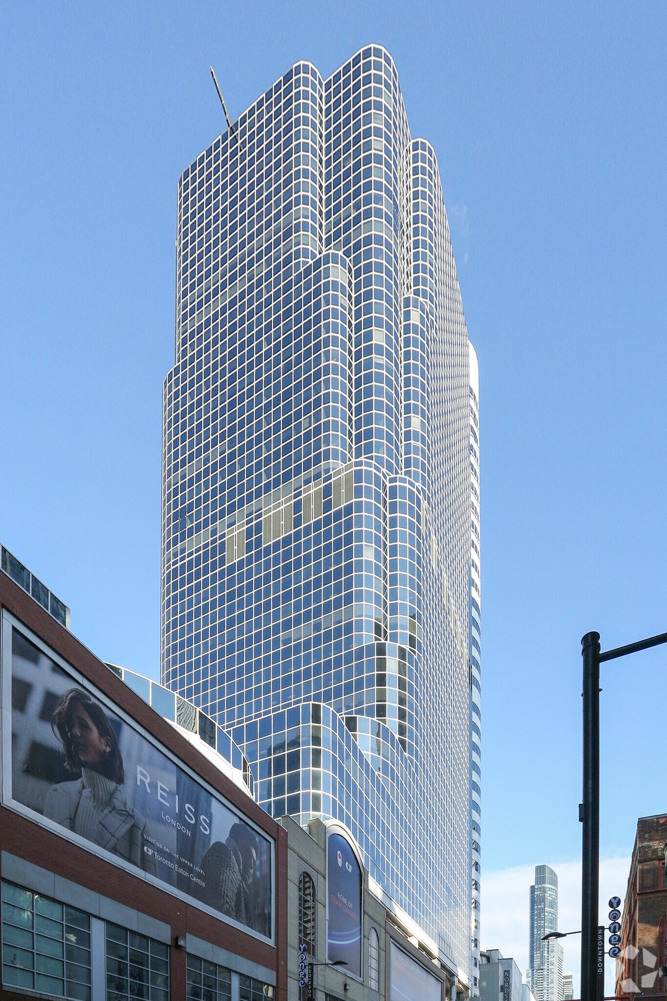 250 Yonge St, Toronto, ON M5B 2H1 - Toronto Eaton Centre | LoopNet Canada
