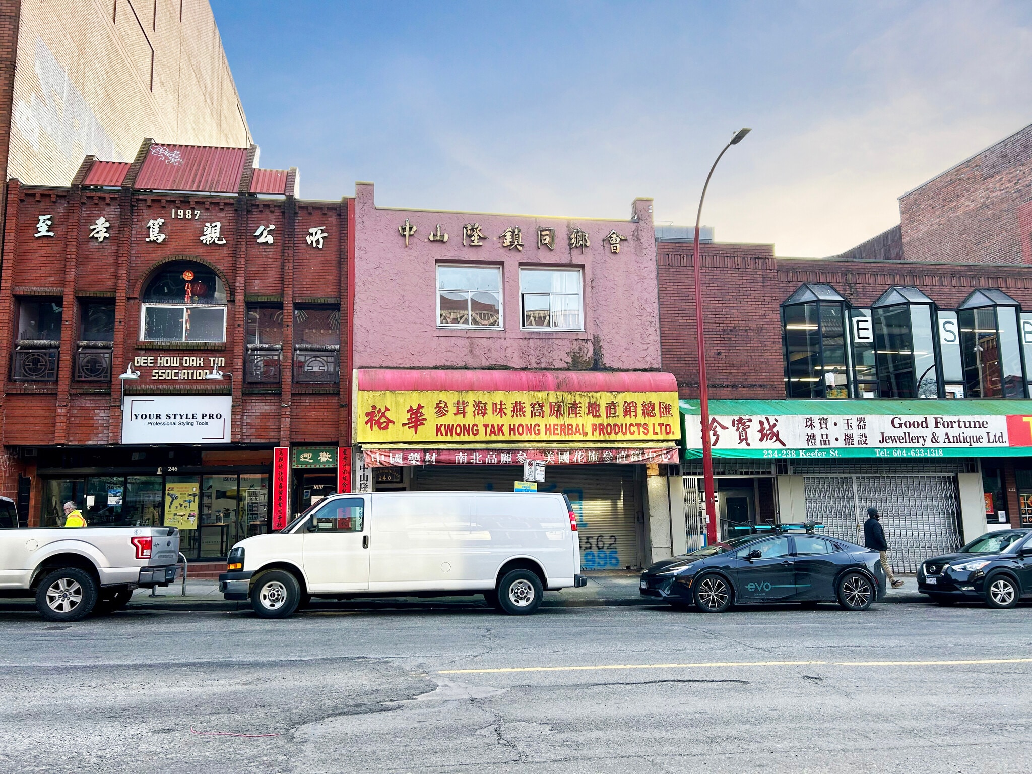 240 Keefer St, Vancouver, BC V6A 1X5 - Commerce de détail à Louer ...