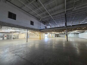 875 Saint-François, Laval, QC H7C 2S8 - Local d'activités à Louer ...