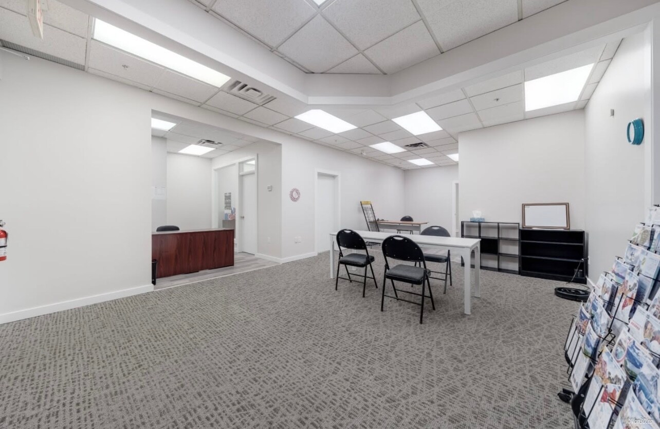 1480 Foster St, White Rock, BC V4B 3X7 - White Rock Square | LoopNet Canada
