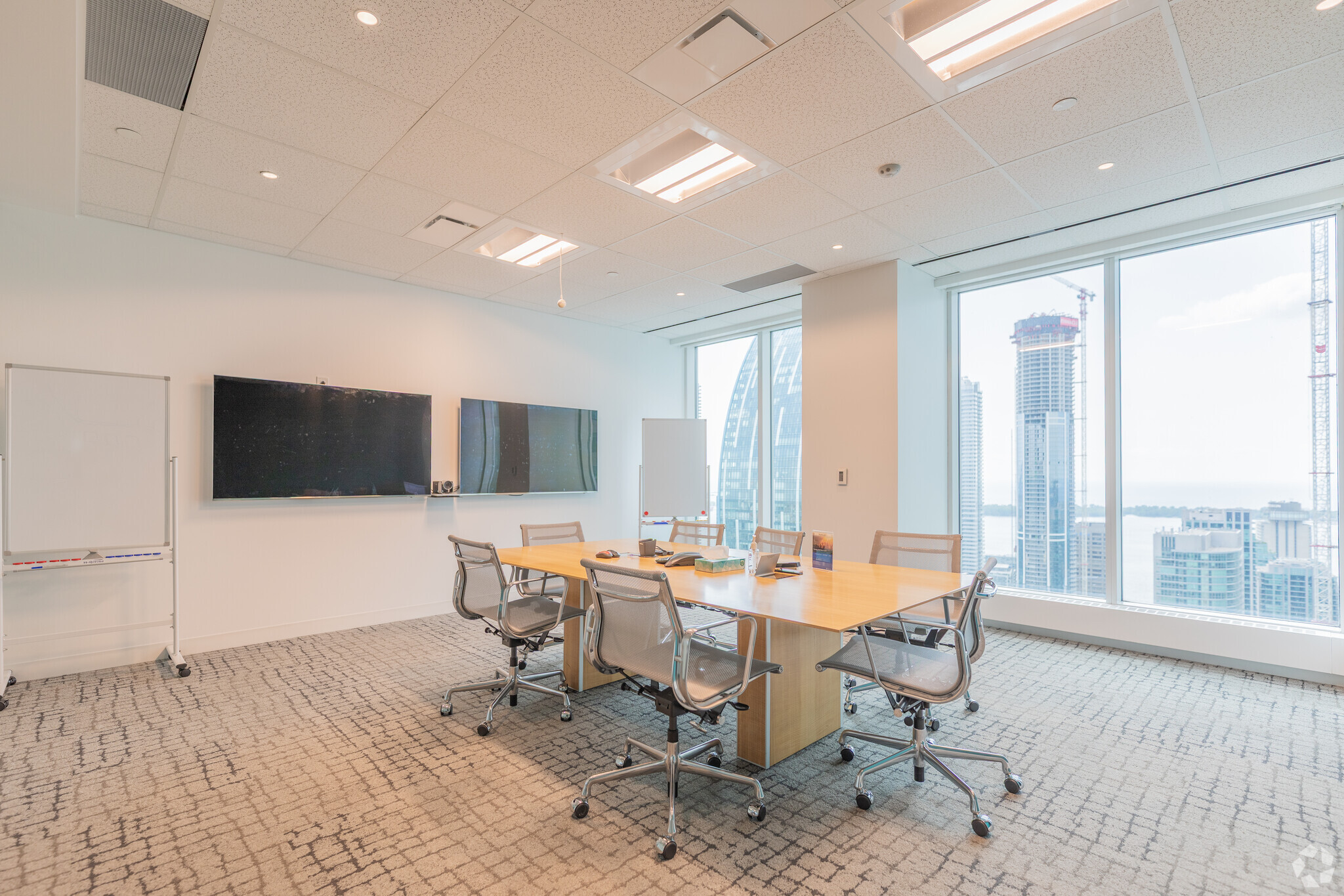 181 Bay St, Toronto, ON M5J 2T3 - Bay Wellington Tower | LoopNet Canada