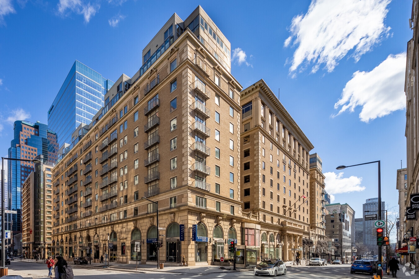 1555 Rue Peel, Montréal, QC H3A 1T5 - Les Cours Mont-Royal | LoopNet Canada