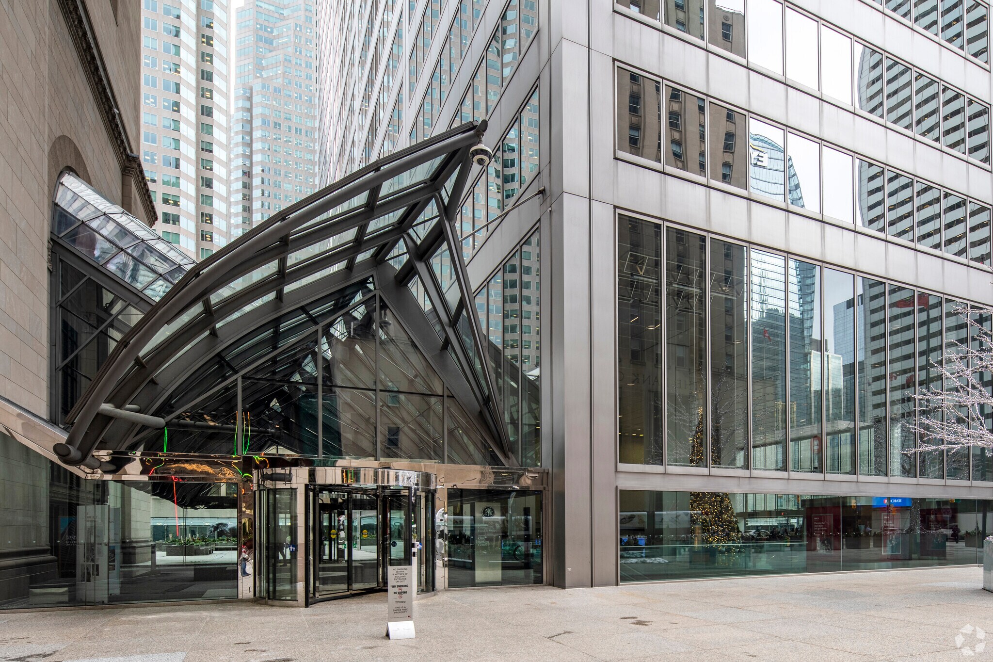 199 Bay St, Toronto, ON M5L 2A1 - Commerce Court West | LoopNet Canada