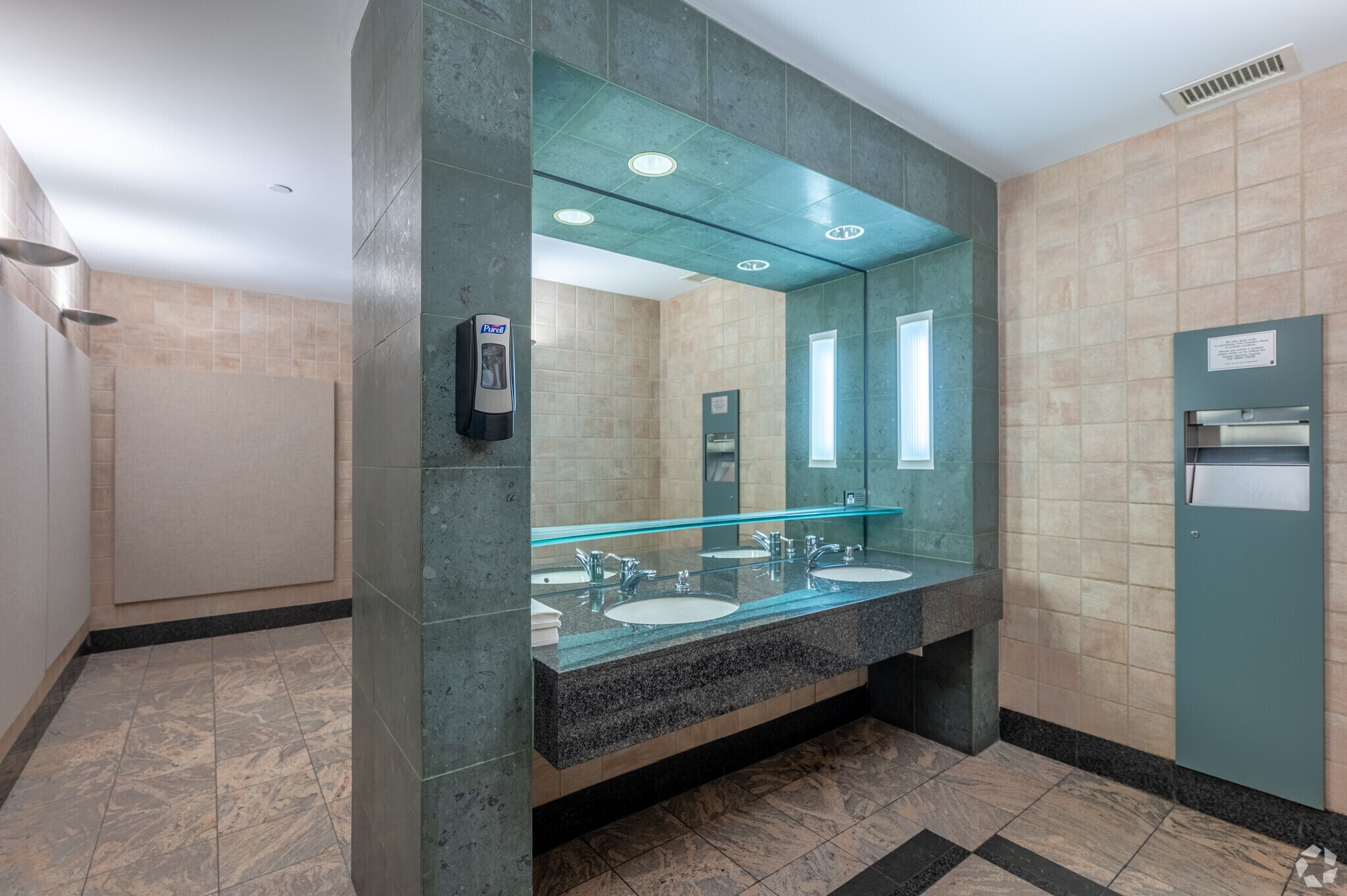 100 King St W, Toronto, ON M5X 1C9 - First Canadian Place | LoopNet Canada