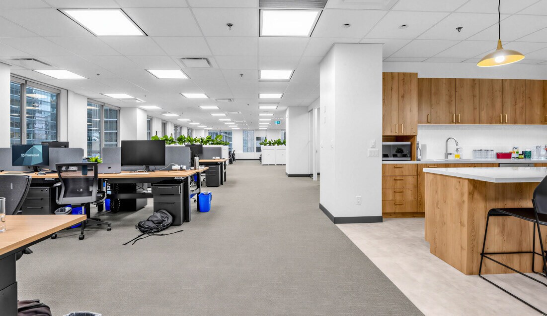 100 Yonge St, Toronto, ON M5C 2W1 - Office for Lease | LoopNet Canada