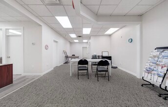 1480 Foster St, White Rock, BC V4B 3X7 - White Rock Square | LoopNet Canada