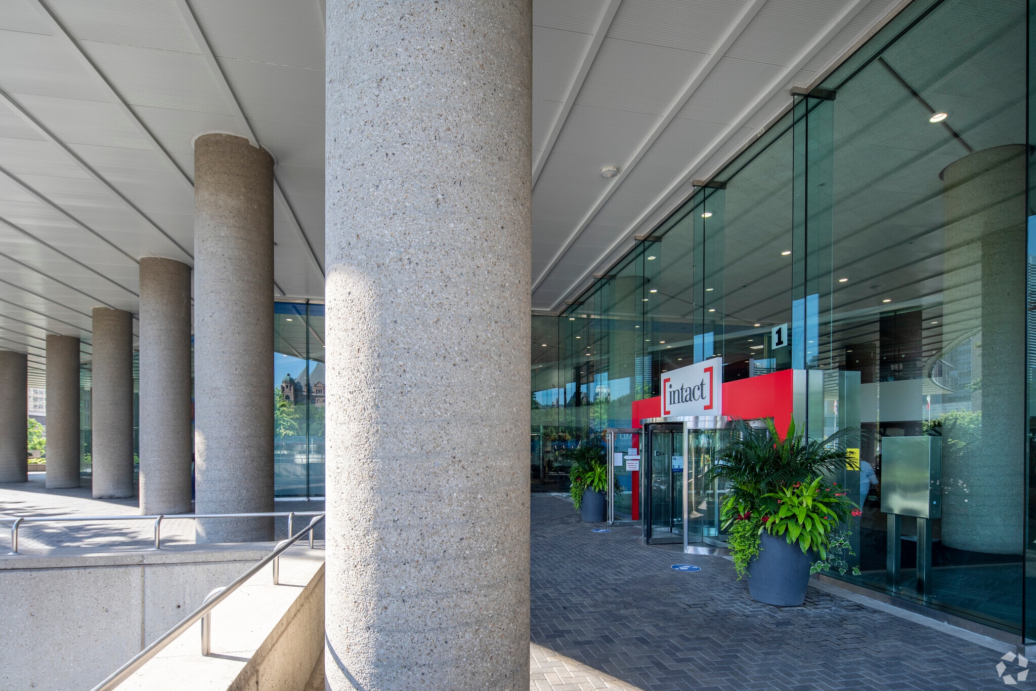 700 University Ave, Toronto, ON M5G 1Z5 - Ontario Power Building ...