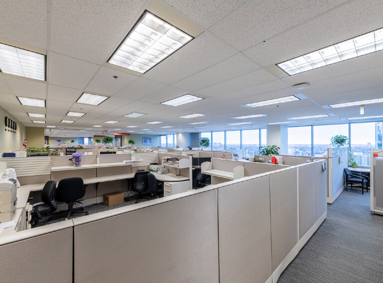 5000 Yonge St, Toronto, ON M2N 7E9 - Ivari Tower | LoopNet Canada