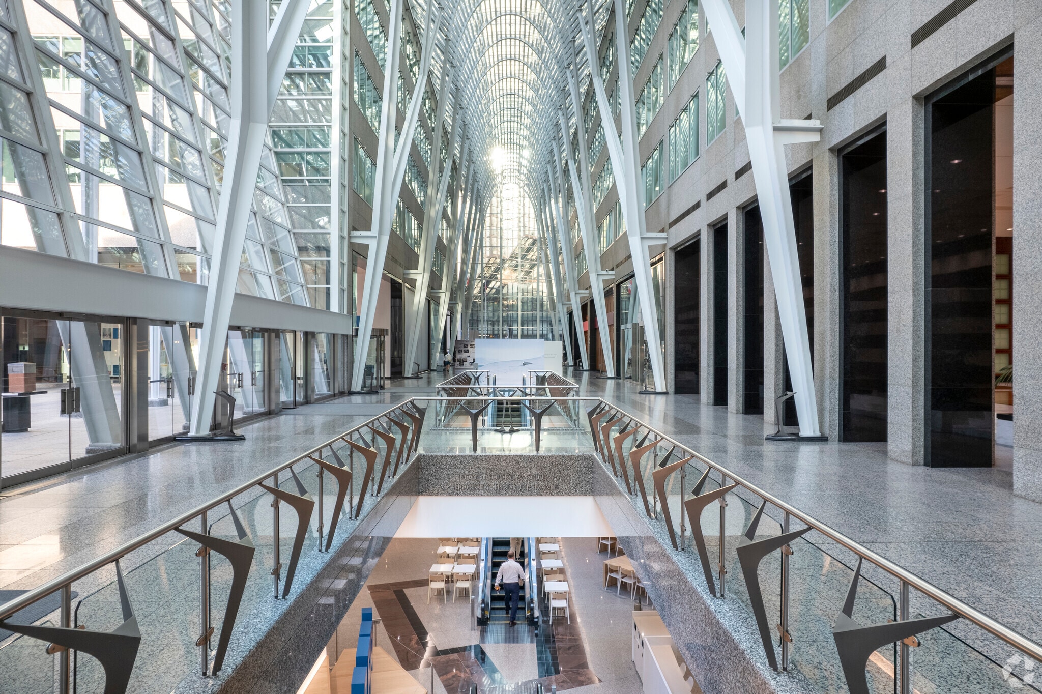 181 Bay St, Toronto, ON M5J 2T3 - Bay Wellington Tower | LoopNet Canada