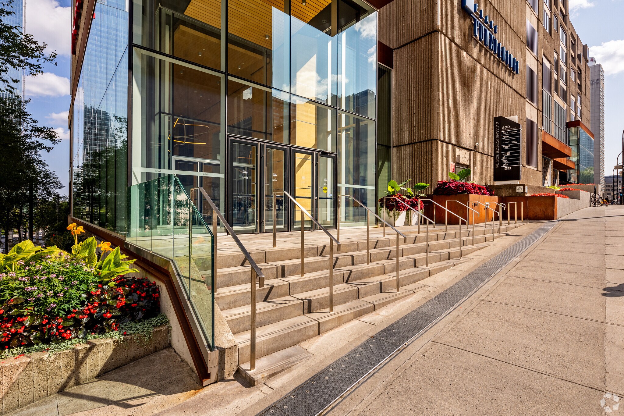 800 Rue De La Gauchetière O, Montréal, QC H5A 1K6 - Place Bonaventure ...