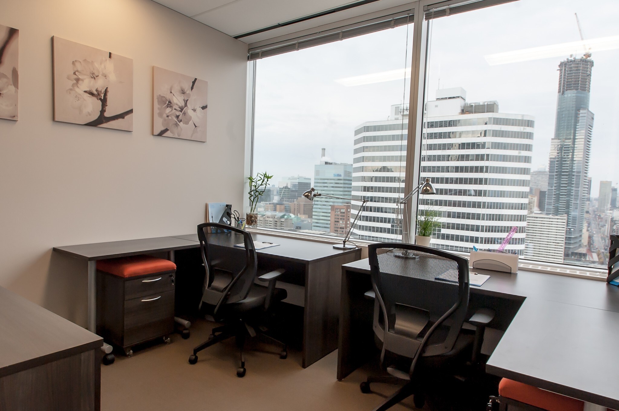250 Yonge St, Toronto, ON M5B 2H1 - Toronto Eaton Centre | LoopNet Canada