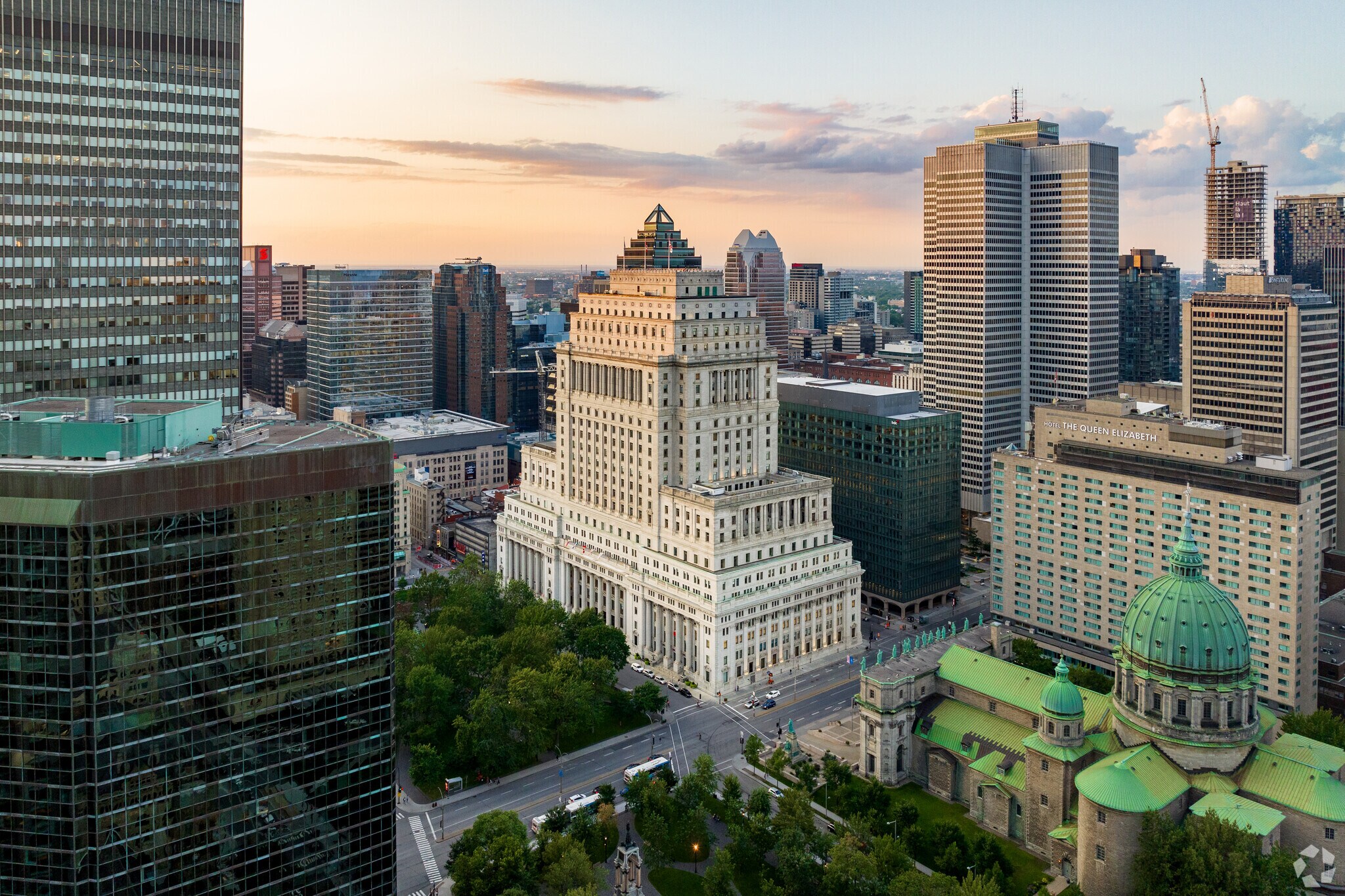 1155 Rue Metcalfe, Montréal, QC H3B 2V6 - Édifice Sun Life | LoopNet Canada