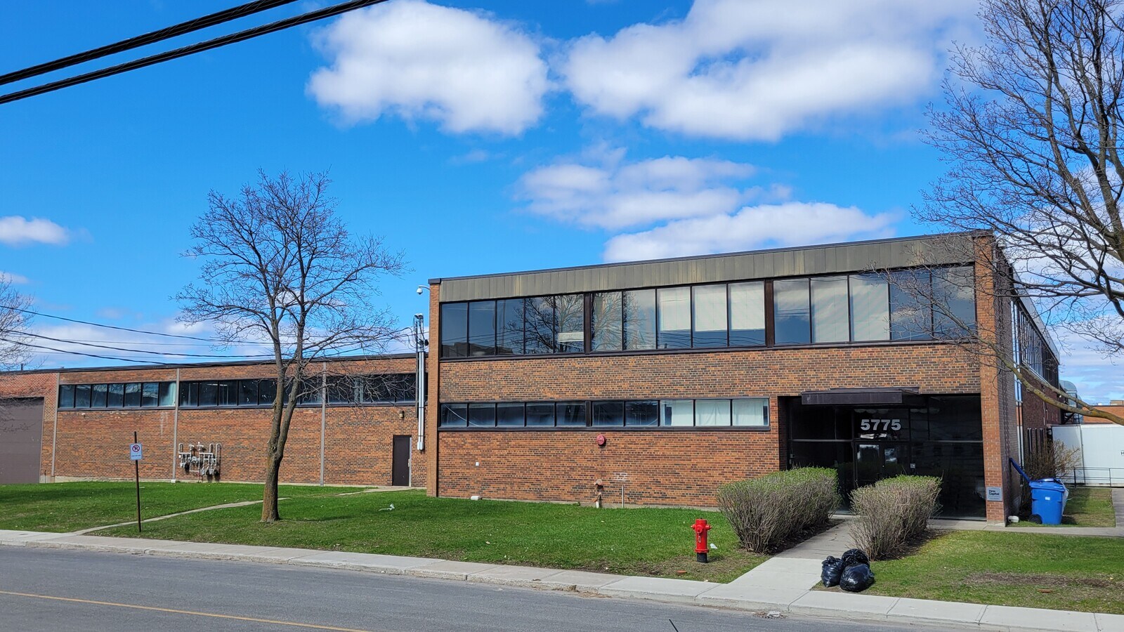 5775 Rue Ferrier, Mont-Royal, QC H4P 1N3 | LoopNet Canada