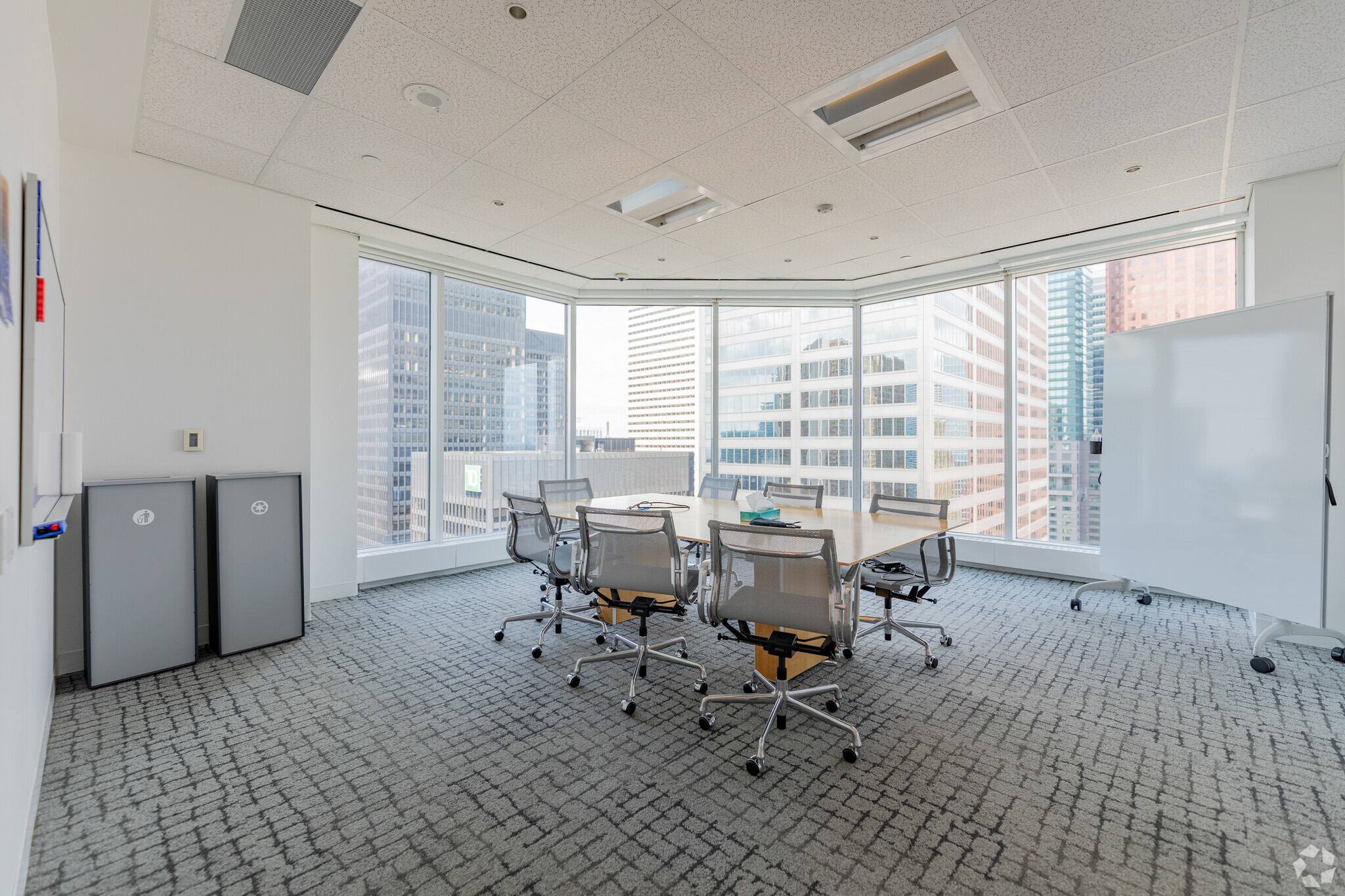 181 Bay St, Toronto, ON M5J 2T3 - Bay Wellington Tower | LoopNet Canada