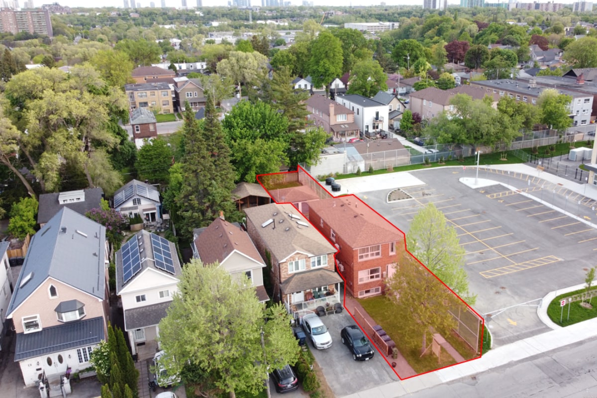 11 Dennis Av, Toronto, ON M6N 2T7 - Multifamily for Sale | LoopNet Canada